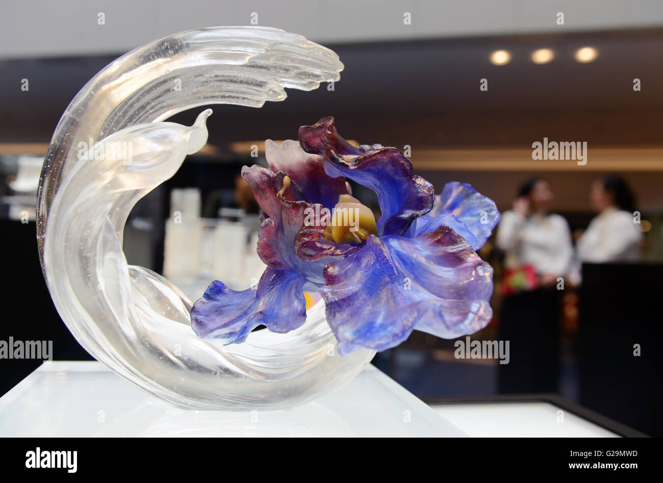 Hong Kong, China. 27th May, 2016. A flower featured crystal glass art ...