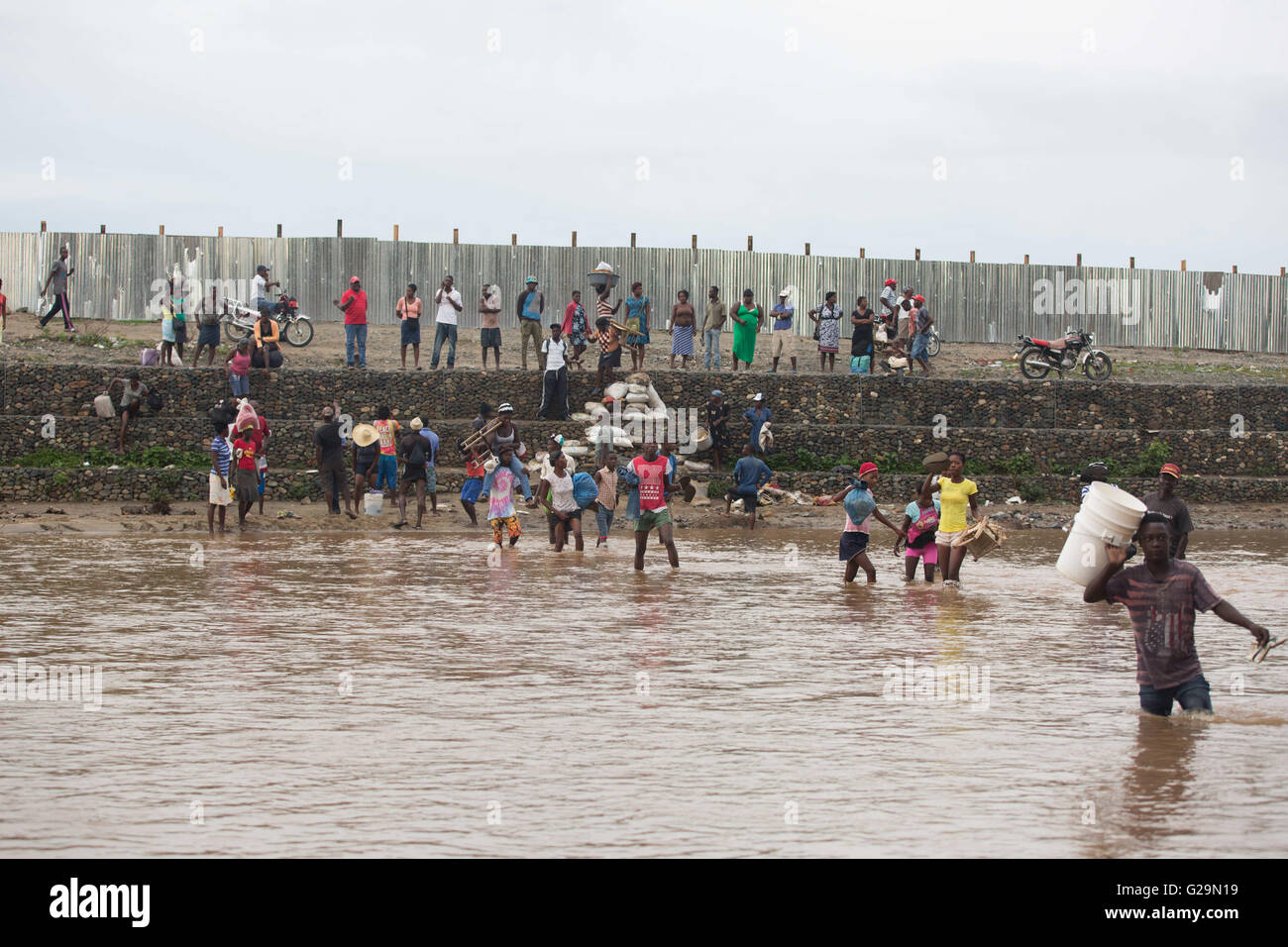 Carrying each other and their belongings, Haitians illegally cross the ...