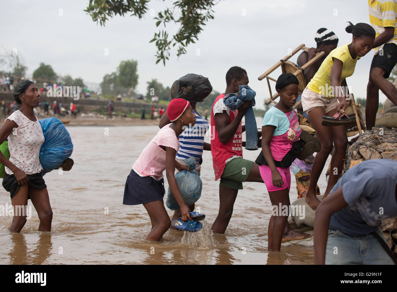 Carrying each other and their belongings, Haitians illegally cross the ...