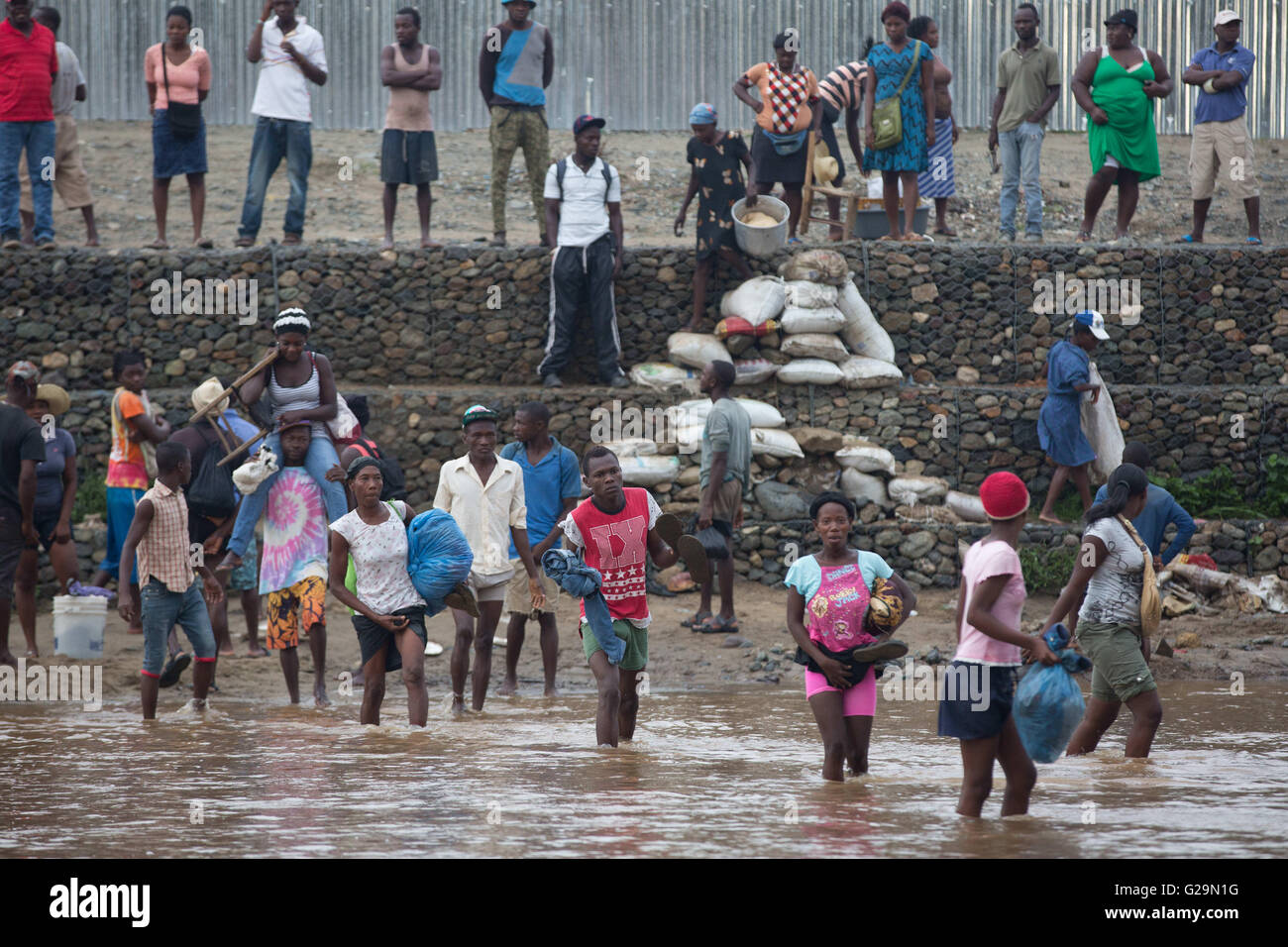 Carrying each other and their belongings, Haitians illegally cross the ...