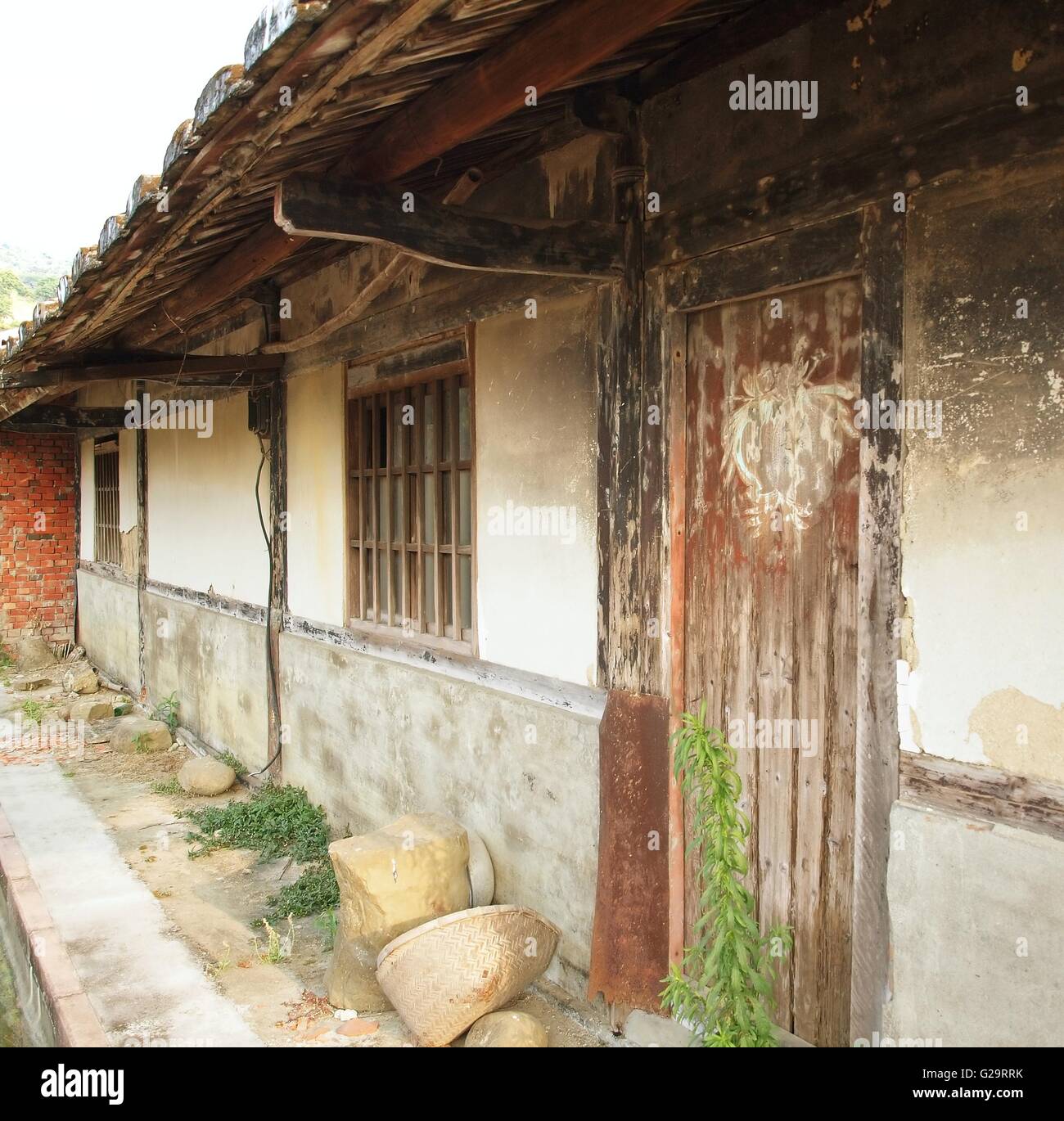 Chinese wooden farmhouse hi-res stock photography and images - Alamy