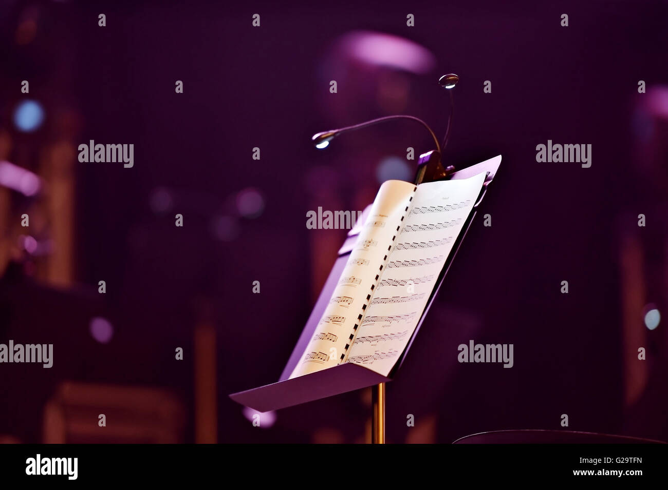 Music note stand hi-res stock photography and images - Alamy
