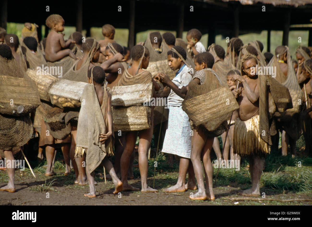 Irian Jaya Indonesia Angguruk Saturday Market Stock Photo - Alamy