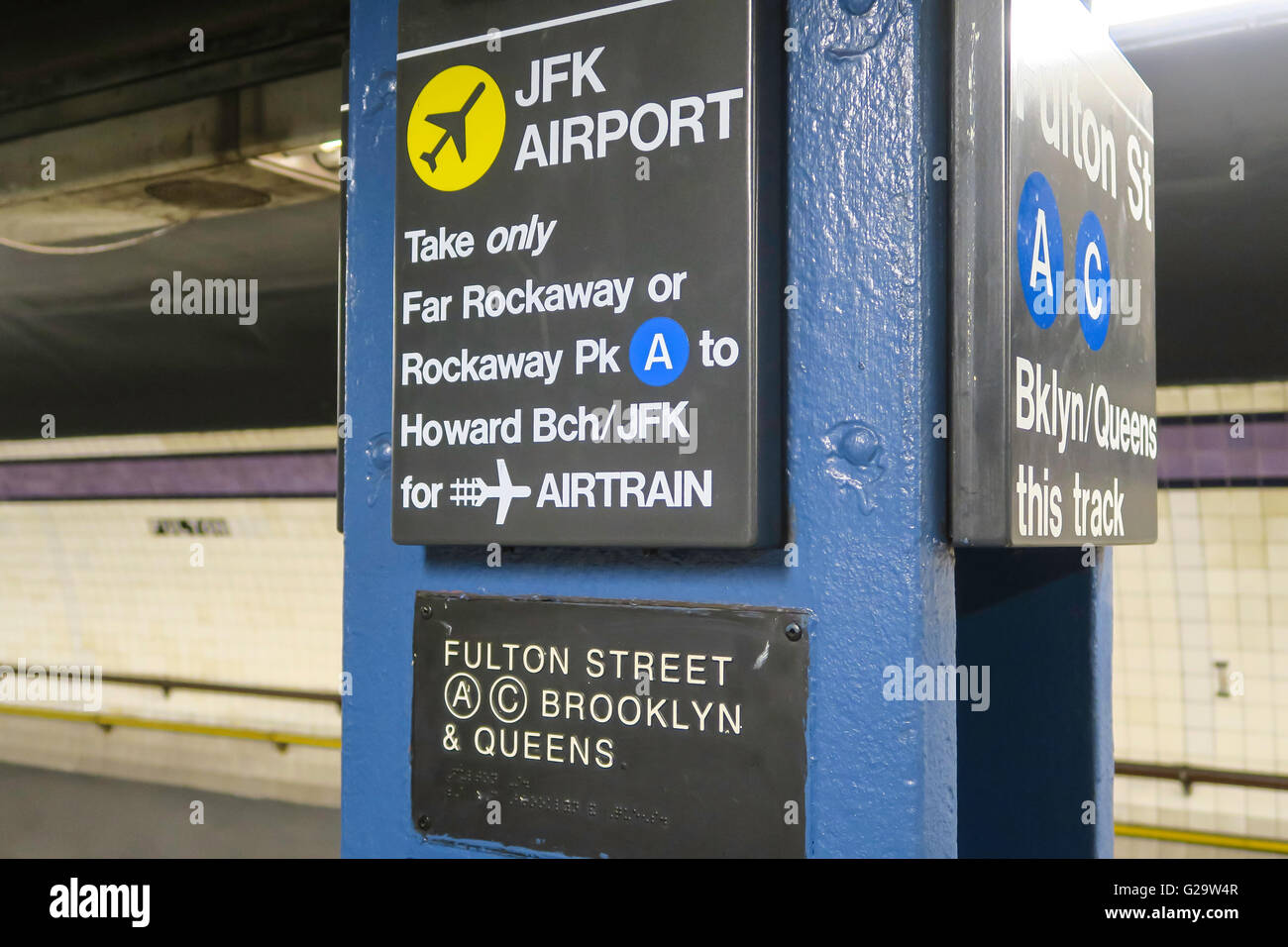 Jfk airport sign hi-res stock photography and images - Alamy