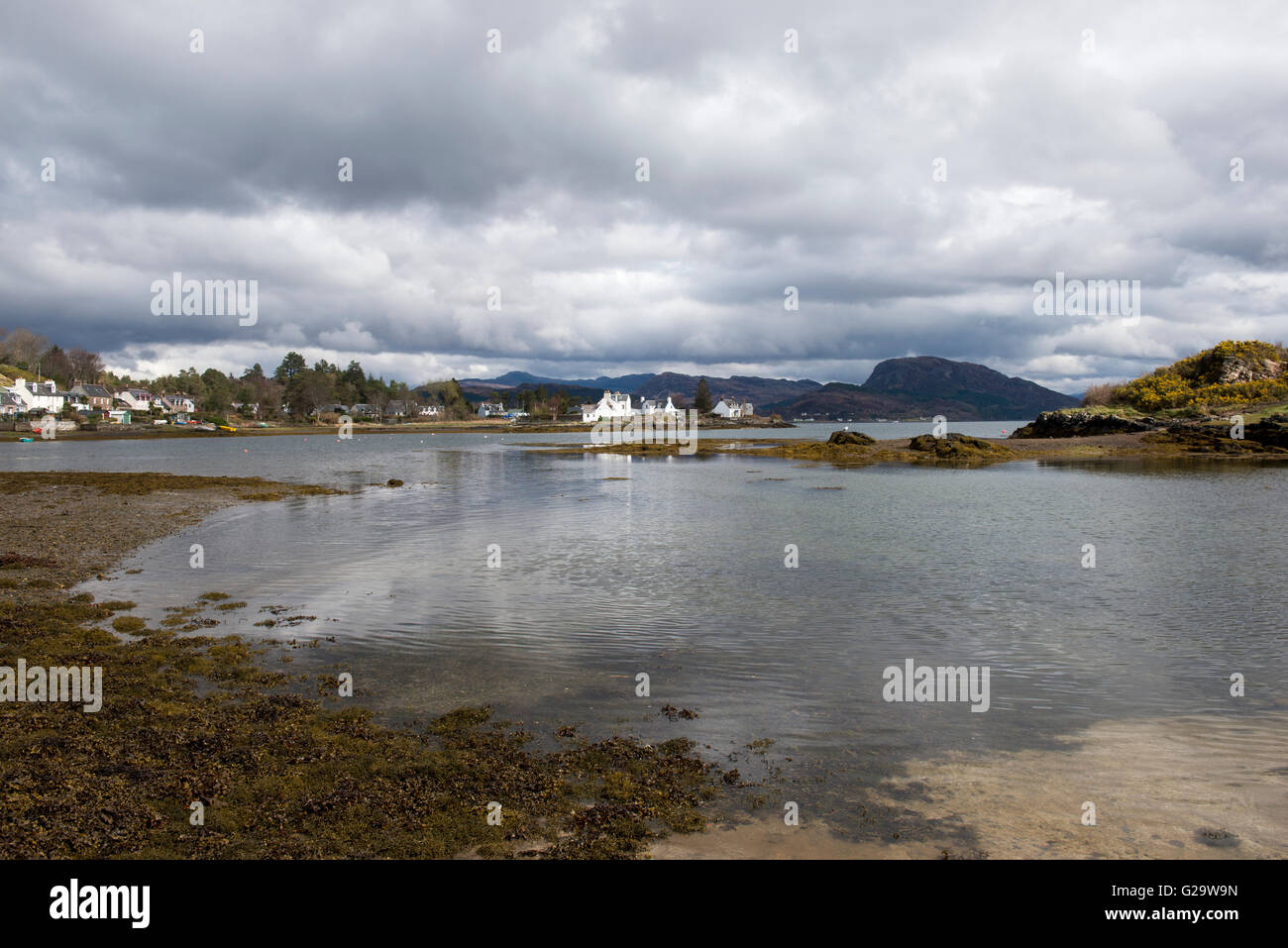 Plockton beach hi-res stock photography and images - Alamy