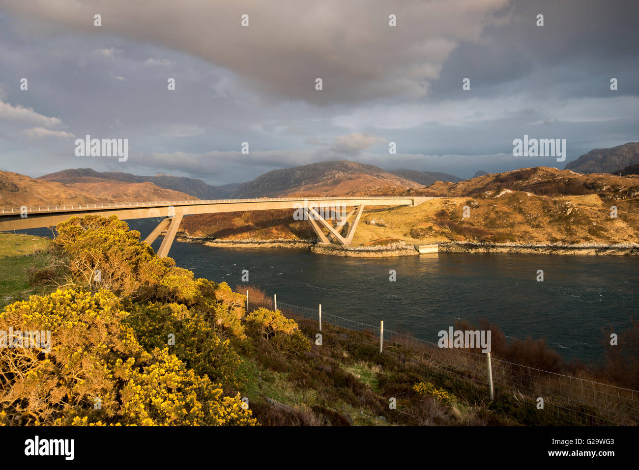 Curved concrete box girder bridge hi-res stock photography and images ...