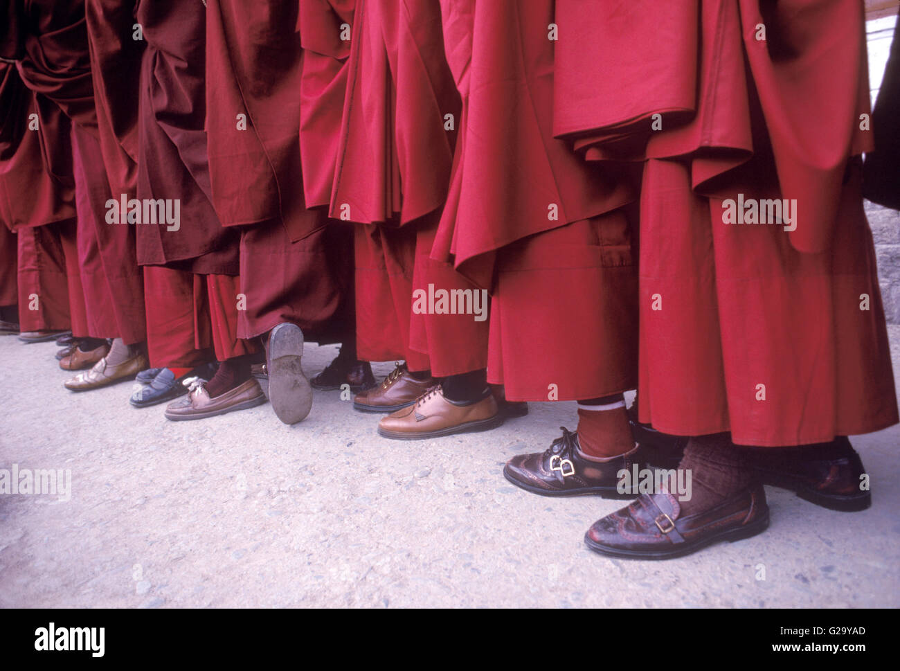 Traditional shoes india hi-res stock photography and images - Alamy
