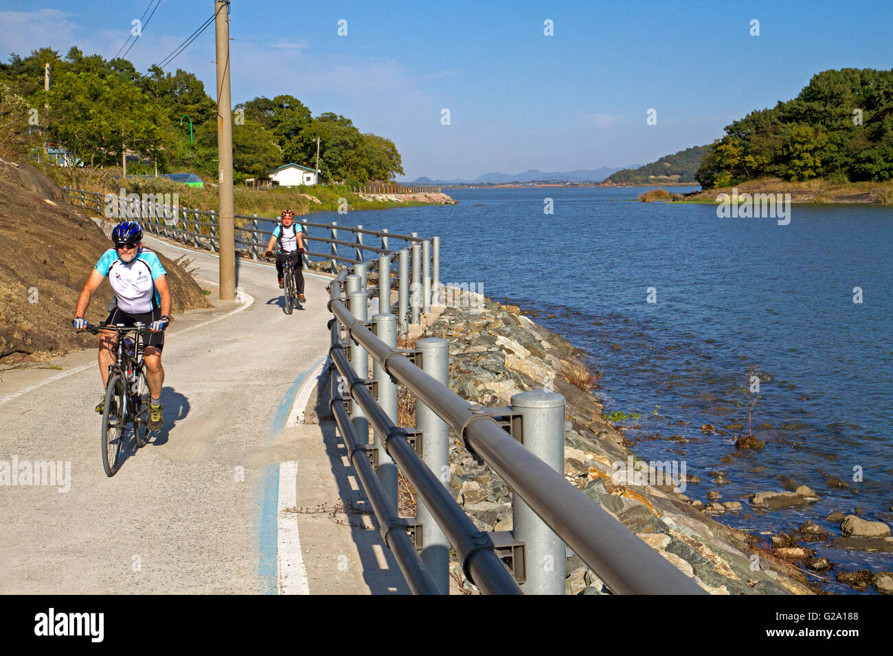 Yeongsan River bike path near Mokpo Stock Photo - Alamy