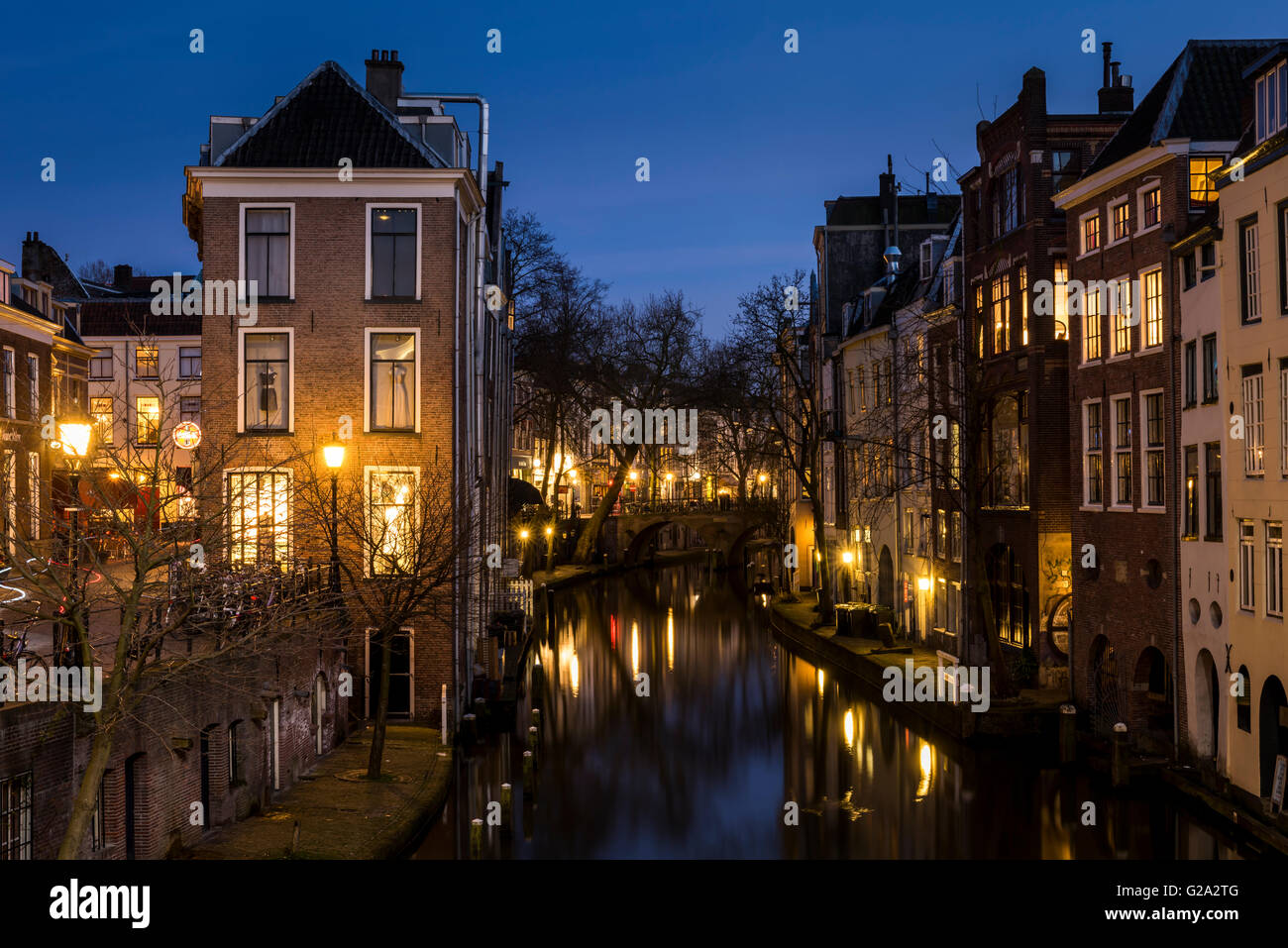 Utrecht at night, Lichte Gaard, Houses, canal and restaurants Stock ...