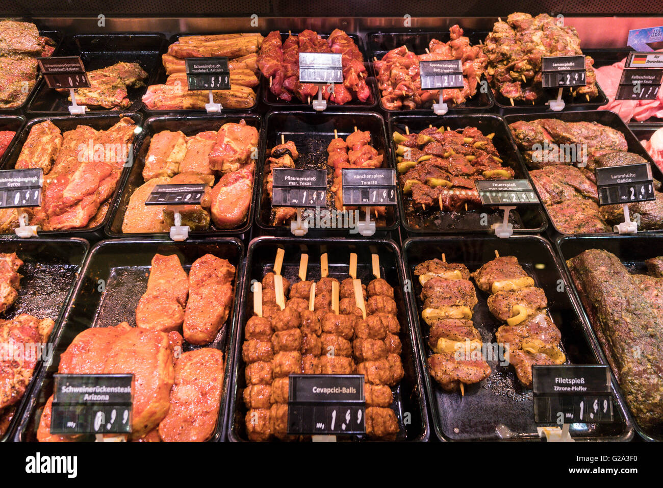 Fleischtheke , Supermarkt, Berlin, Deutschland Stock Photo - Alamy