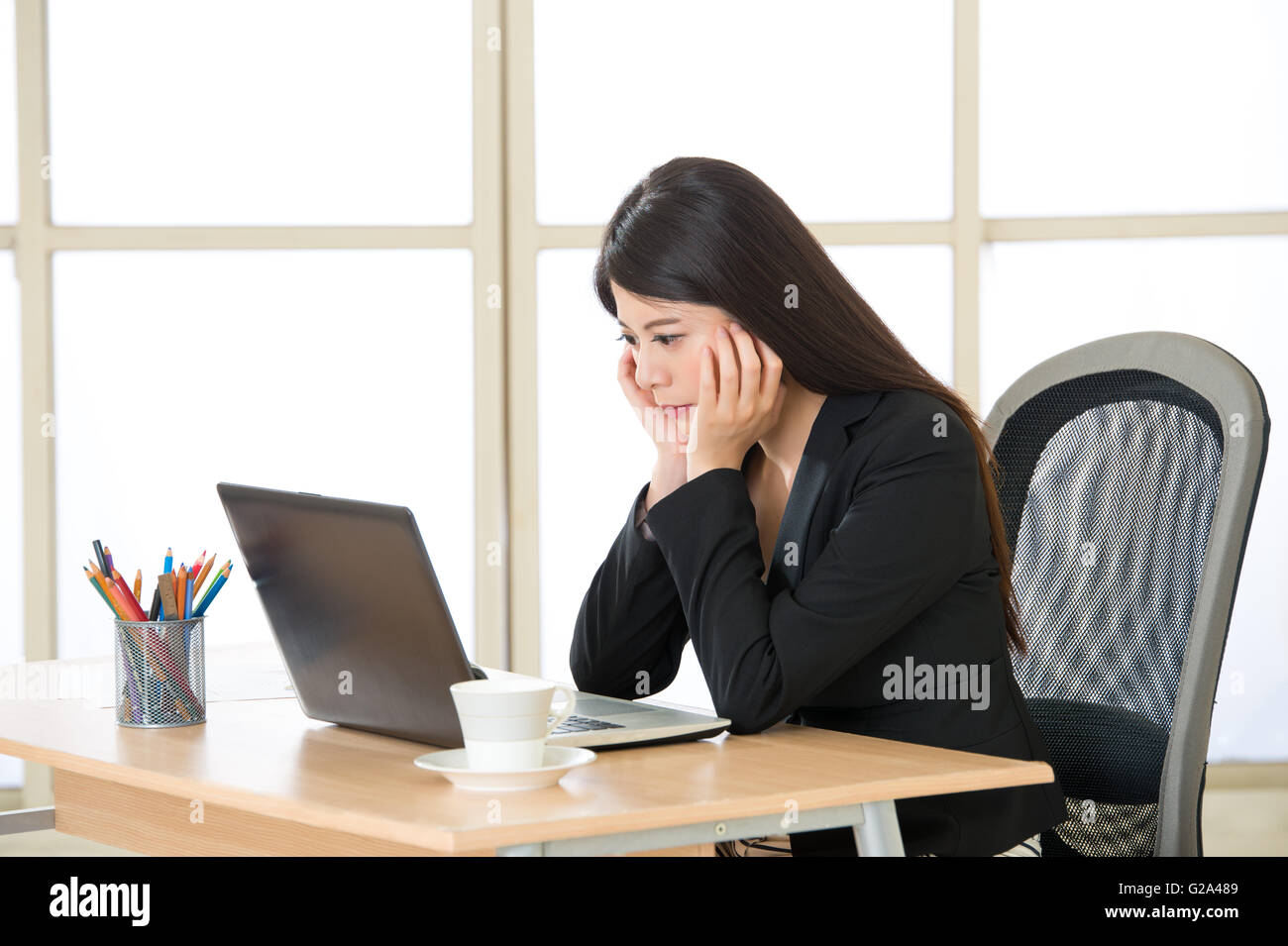 Staring at the screen hi-res stock photography and images - Alamy