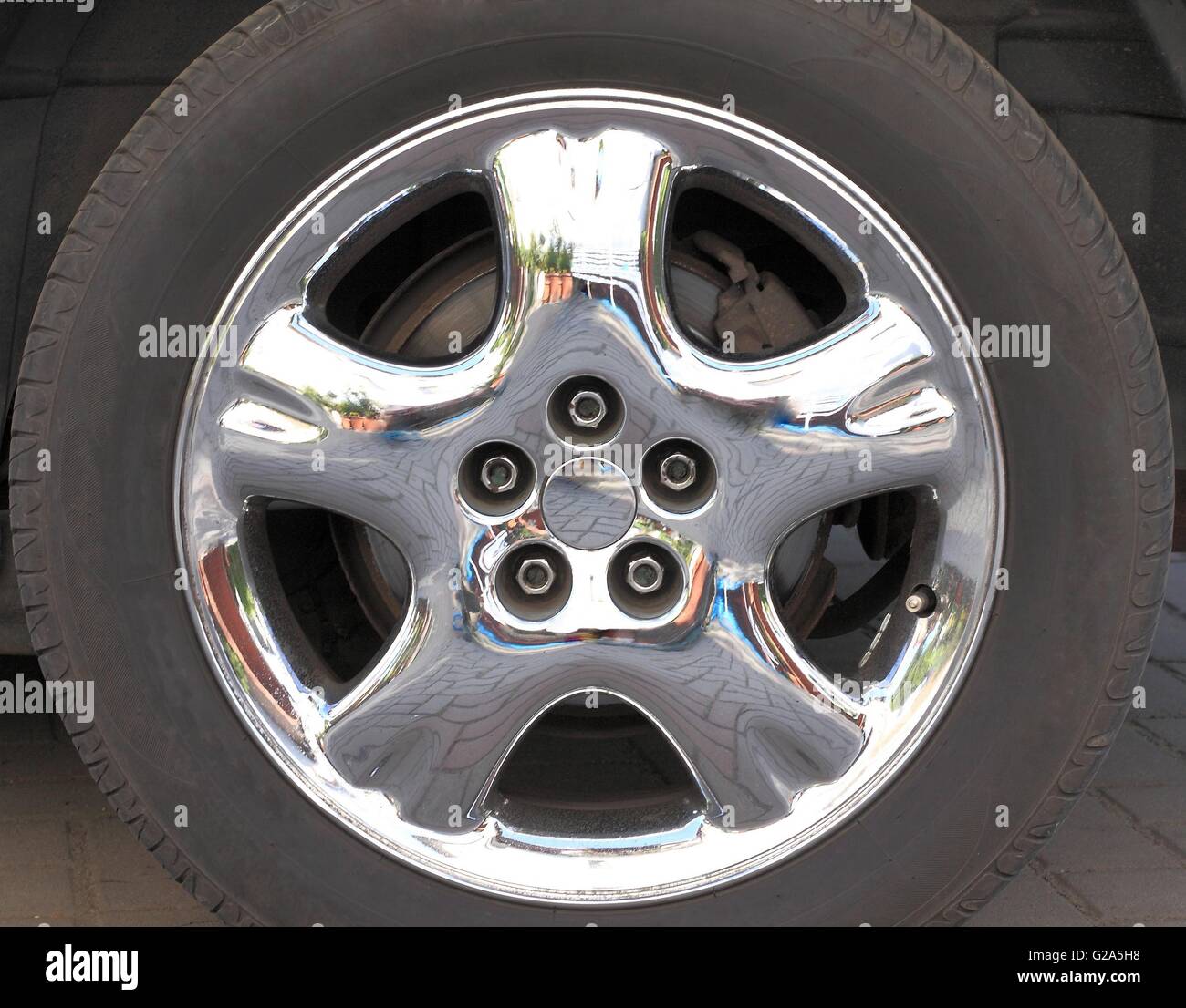 Chrome rim hi-res stock photography and images - Alamy
