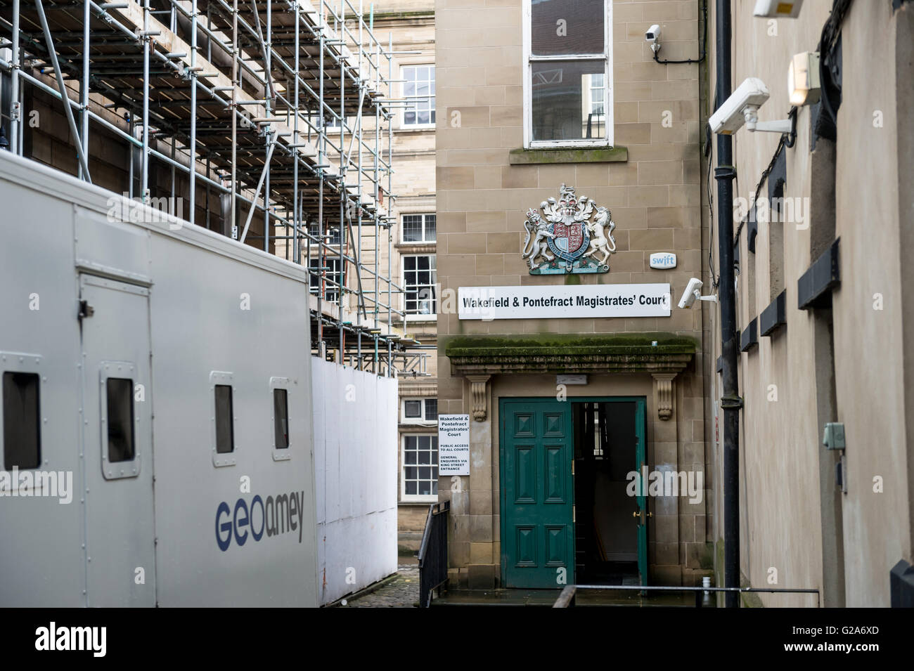 The exterior of Wakefield Magistrates' Court Stock Photo - Alamy