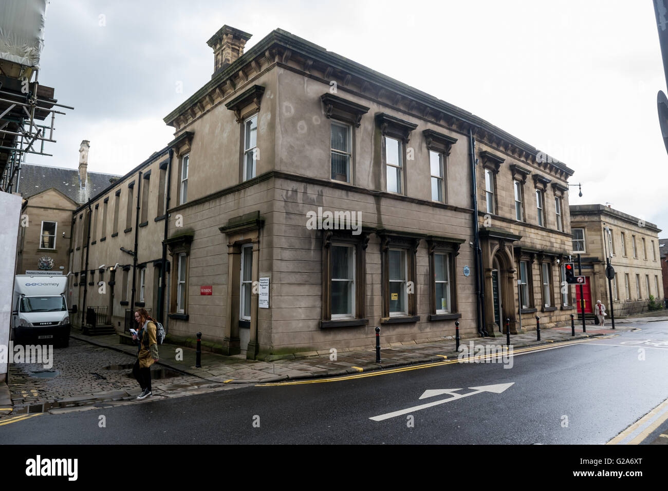 The exterior of Wakefield Magistrates' Court Stock Photo - Alamy