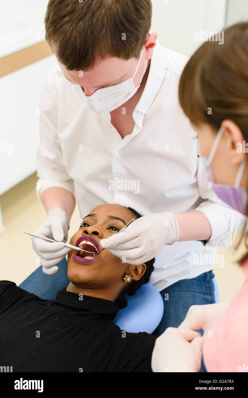 Dentist with black patient hi-res stock photography and images - Alamy
