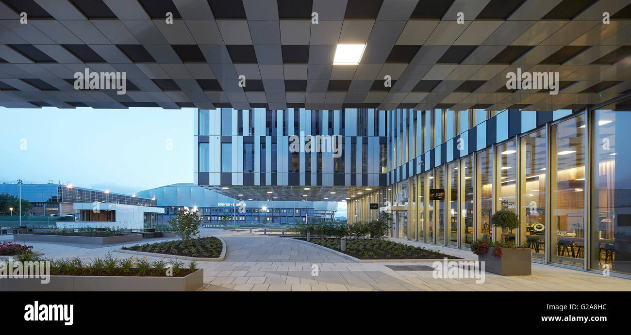 Building cantilevering over ground floor entrance square. Fornebuporten ...