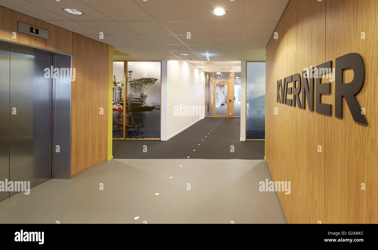 Elevator landing hi-res stock photography and images - Alamy