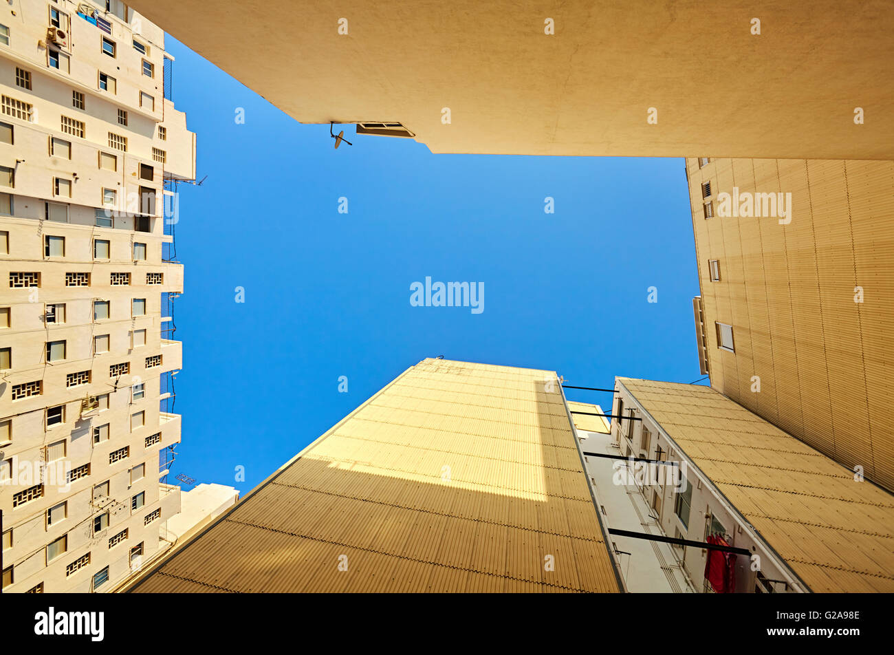 Community courtyard apartment architecture hi-res stock photography and ...