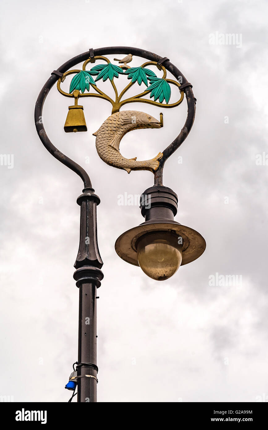 An artistic lamp post from the Scottish city of Glasgow Stock Photo - Alamy