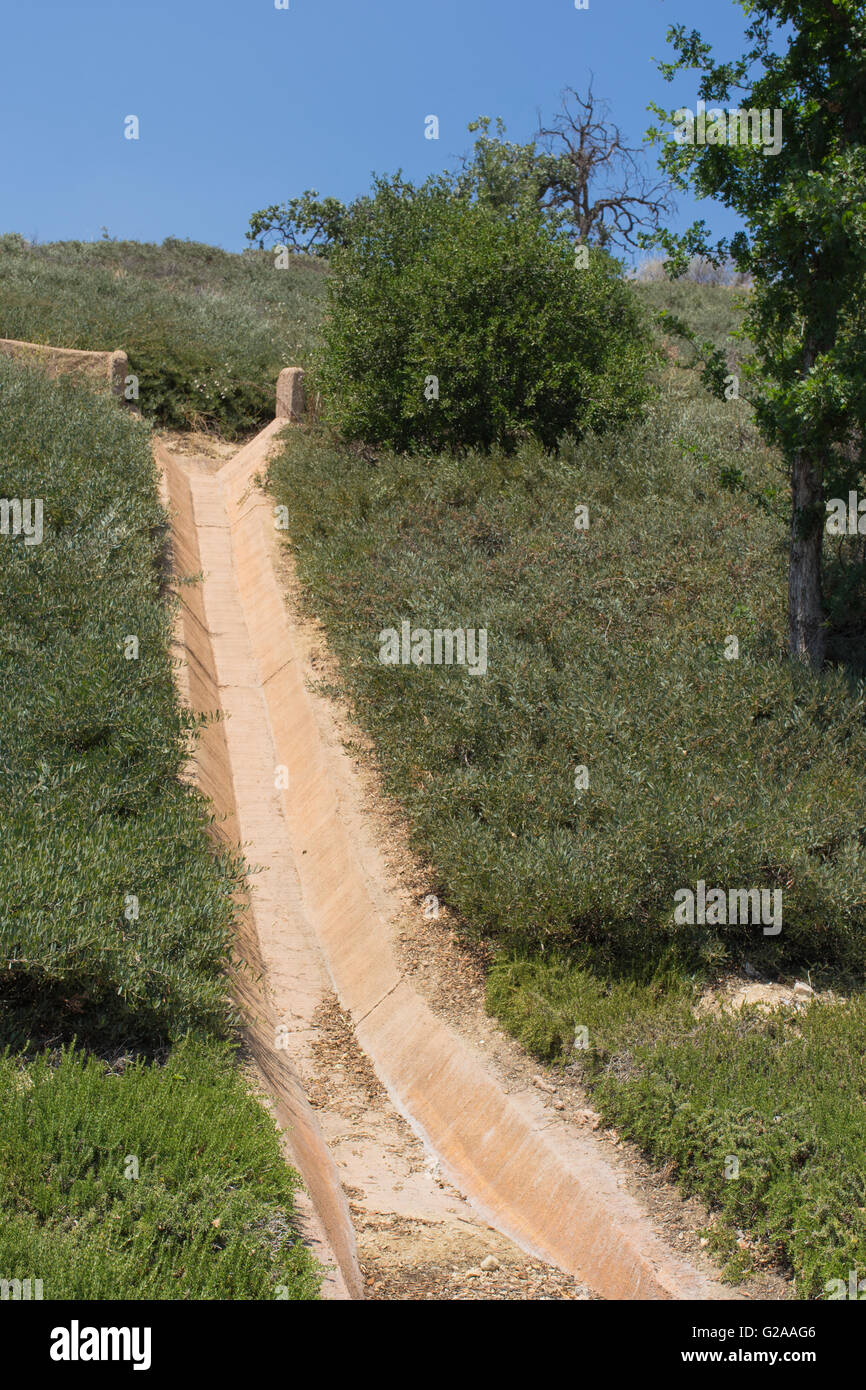 Culvert runoff hi-res stock photography and images - Alamy