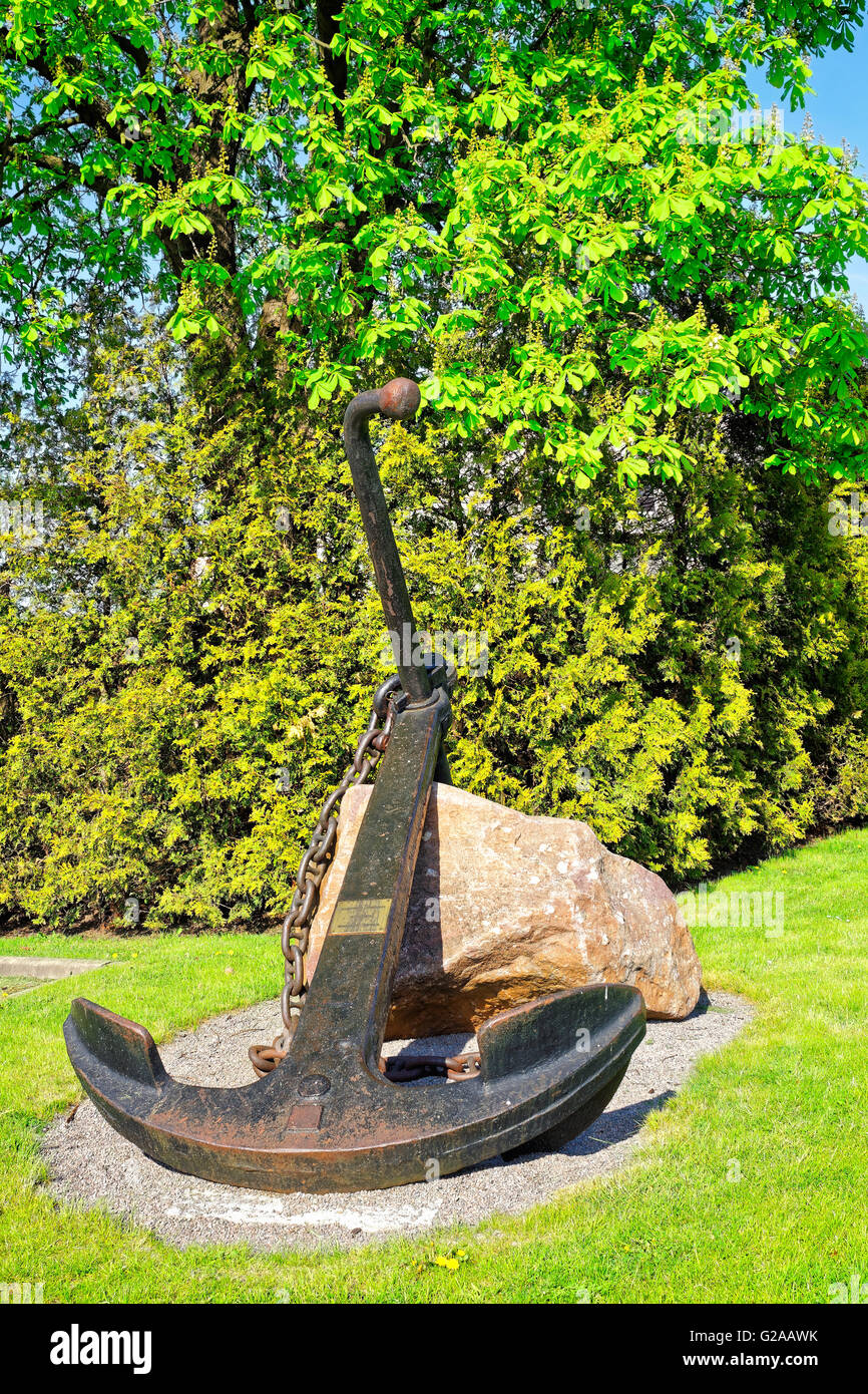 Anchor statue hi-res stock photography and images - Alamy