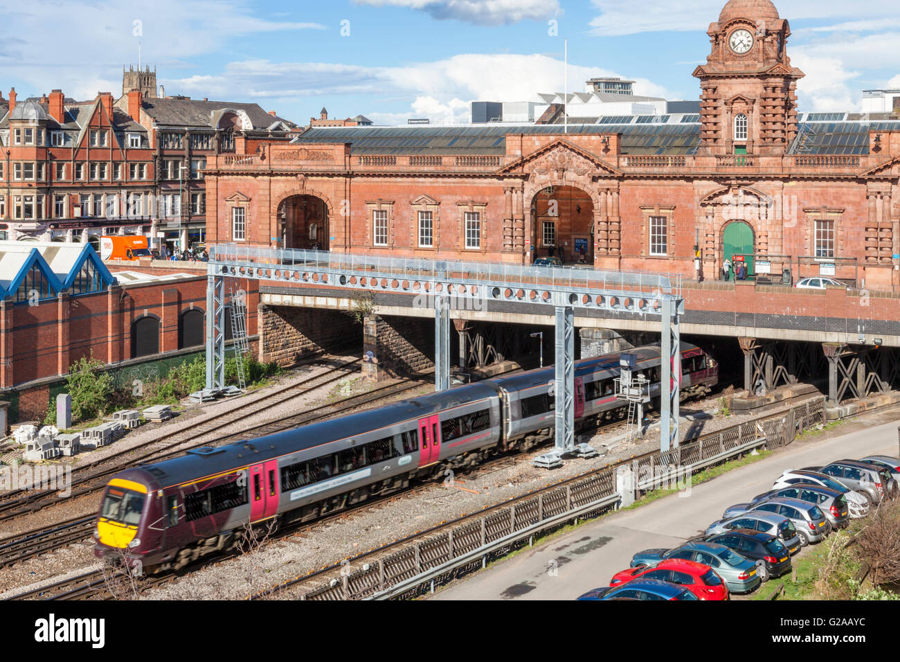 Train leaving nottingham station hi-res stock photography and images ...
