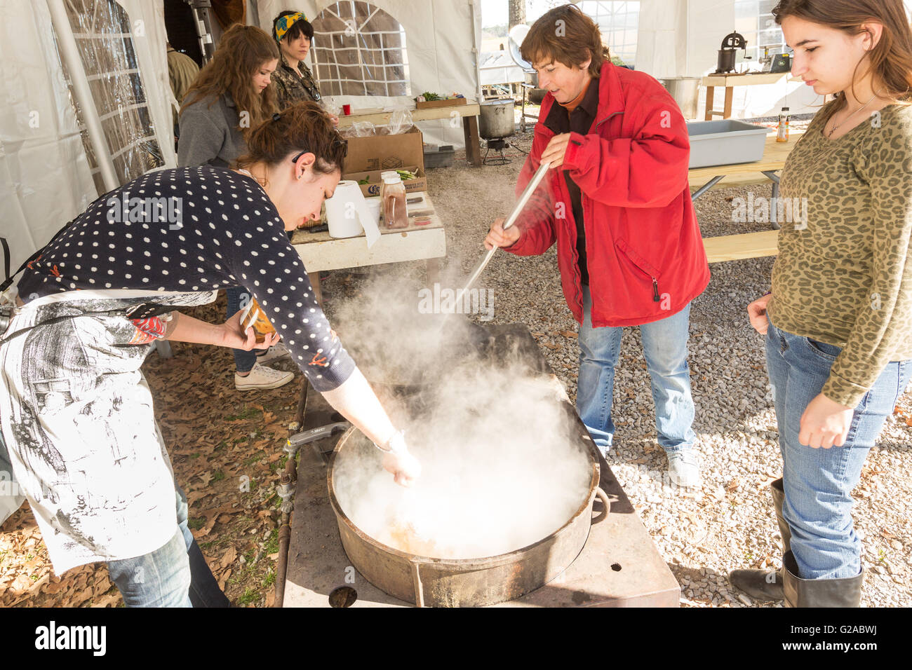 Cook vats gumbo hi-res stock photography and images - Alamy