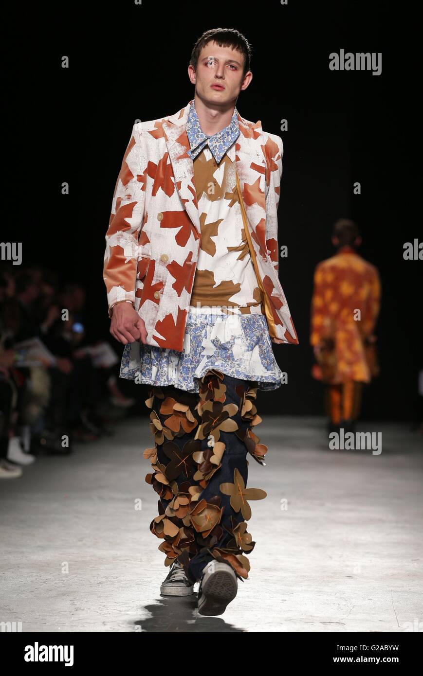 Runway show hi-res stock photography and images - Alamy