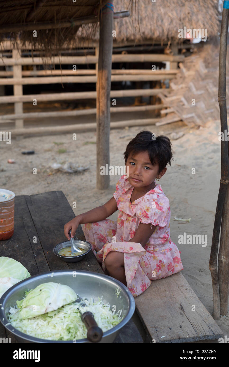 Smile child ethnic hi-res stock photography and images - Alamy