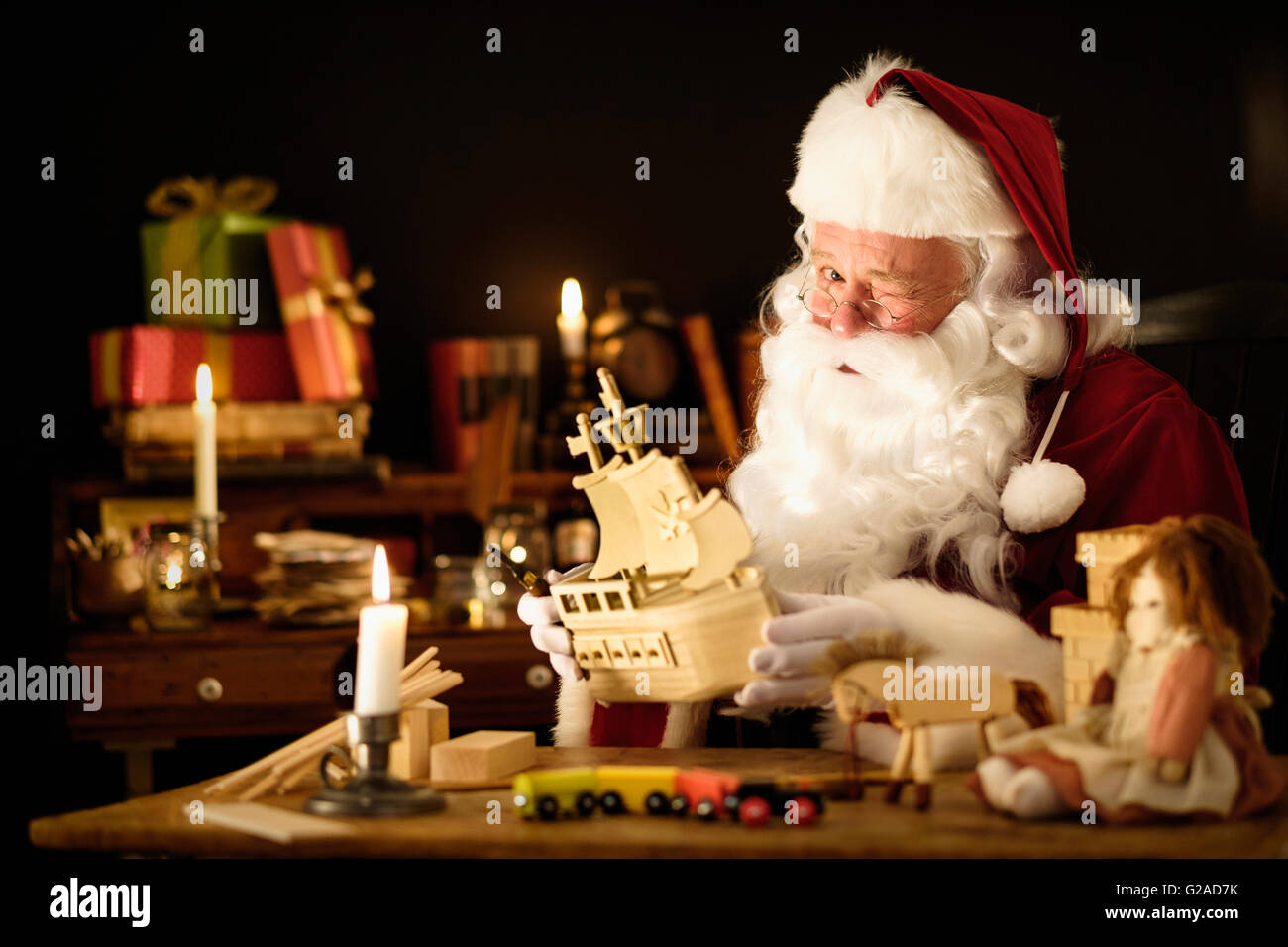 Making toy hi-res stock photography and images - Alamy