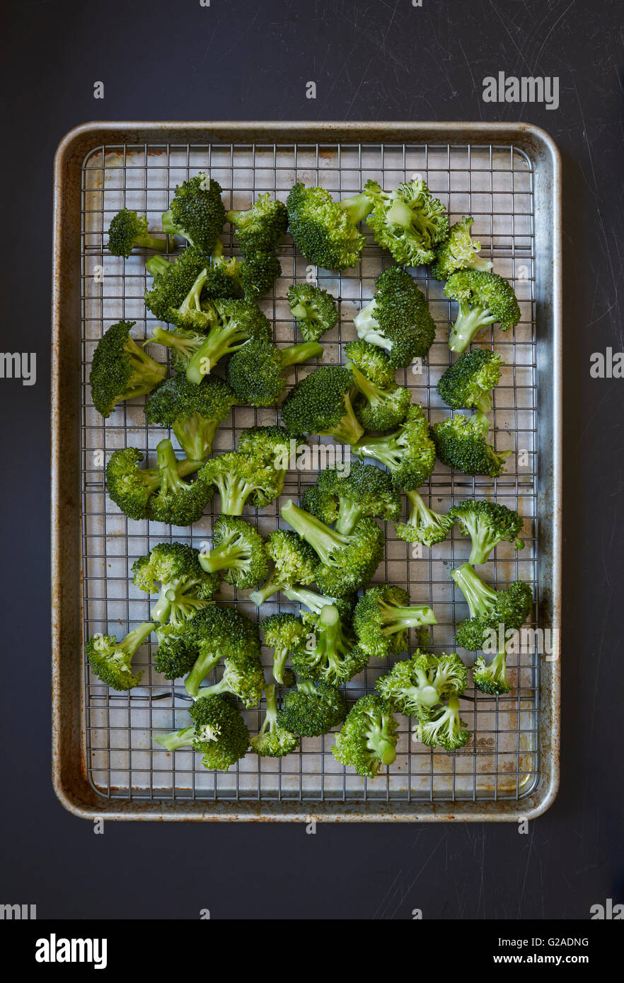 Tray of broccoli hi-res stock photography and images - Alamy