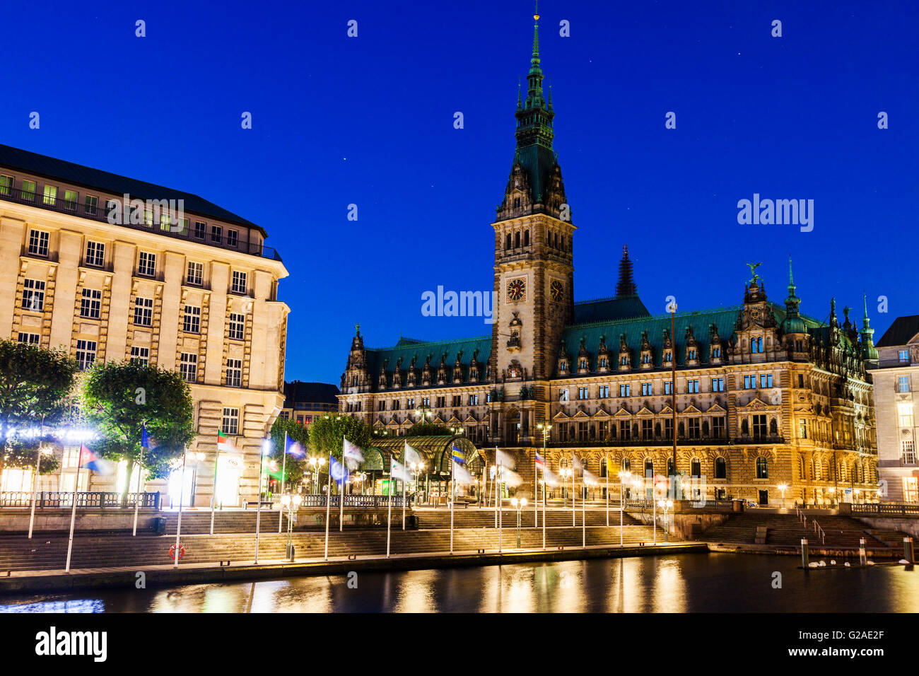Hamburg city hall in the old town hi-res stock photography and images ...