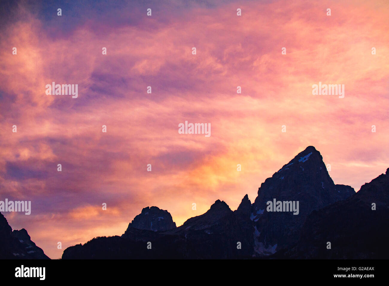 Sky with mountains hi-res stock photography and images - Alamy