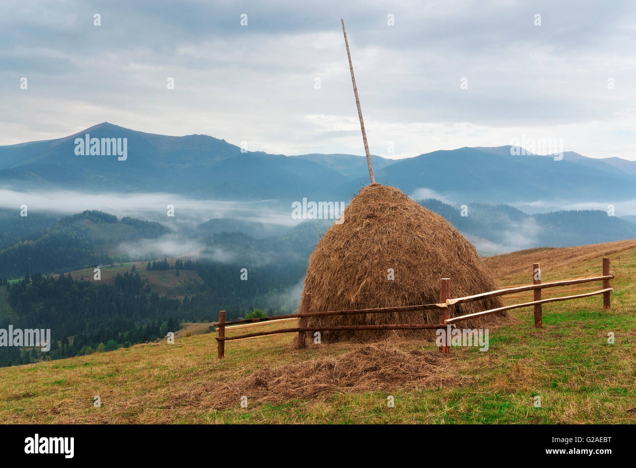 Mountains and haystack hi-res stock photography and images - Alamy