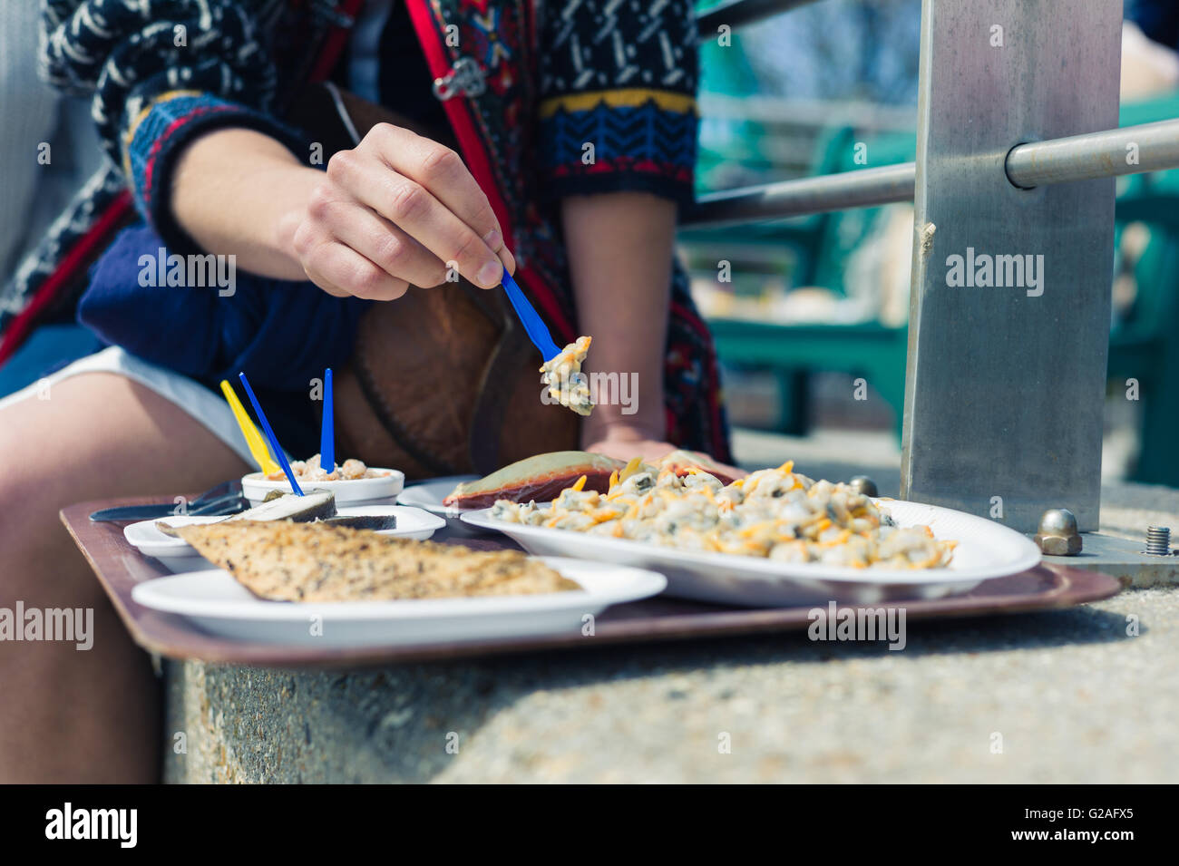 Eating crab woman hi-res stock photography and images - Alamy