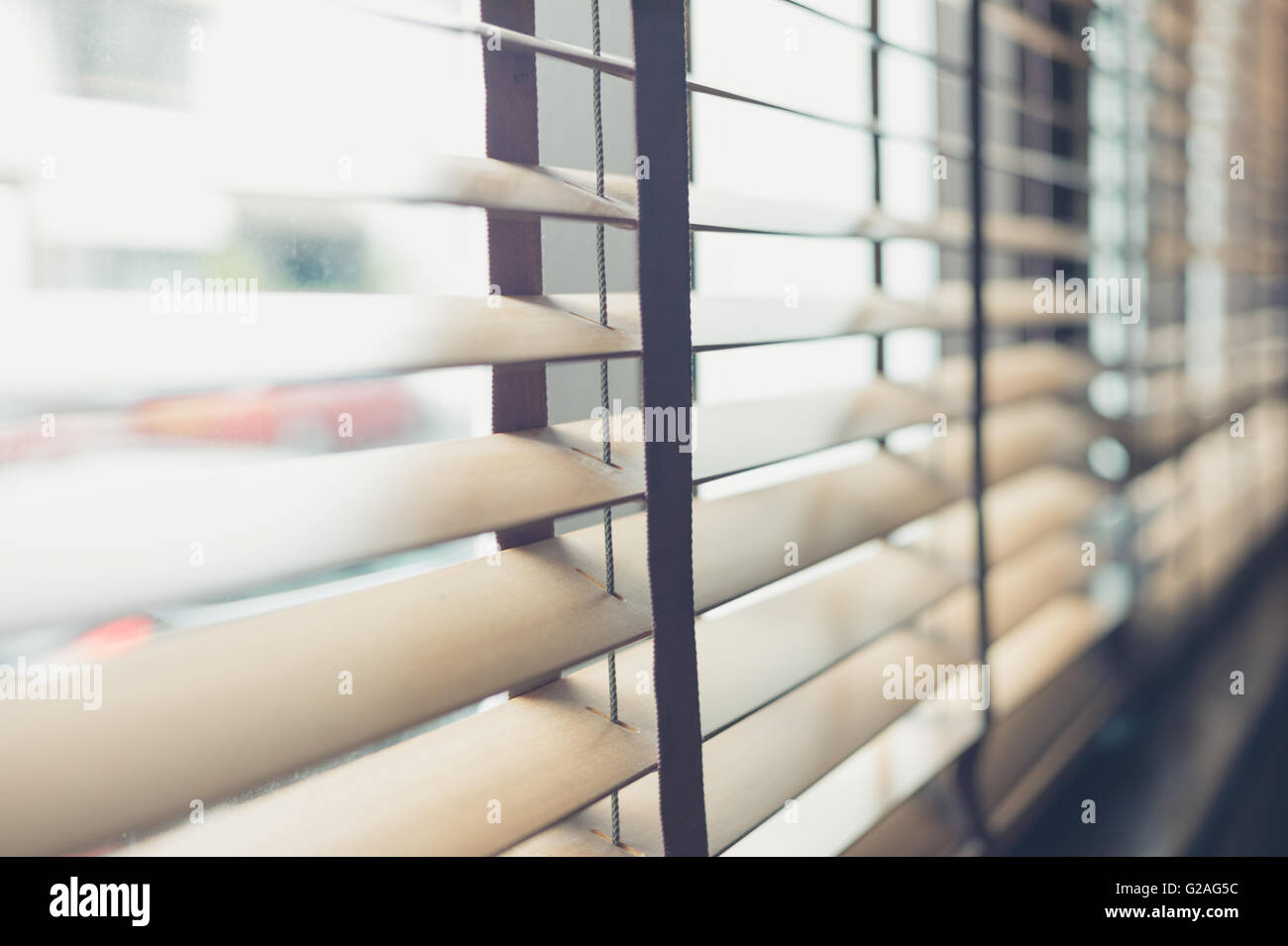 Light pattern through blinds hi-res stock photography and images - Alamy