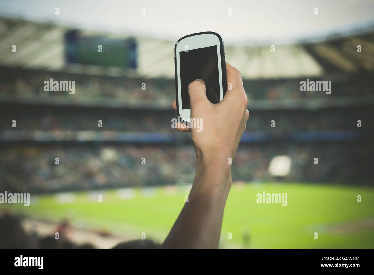 Crowd filming smart phone hi-res stock photography and images - Alamy