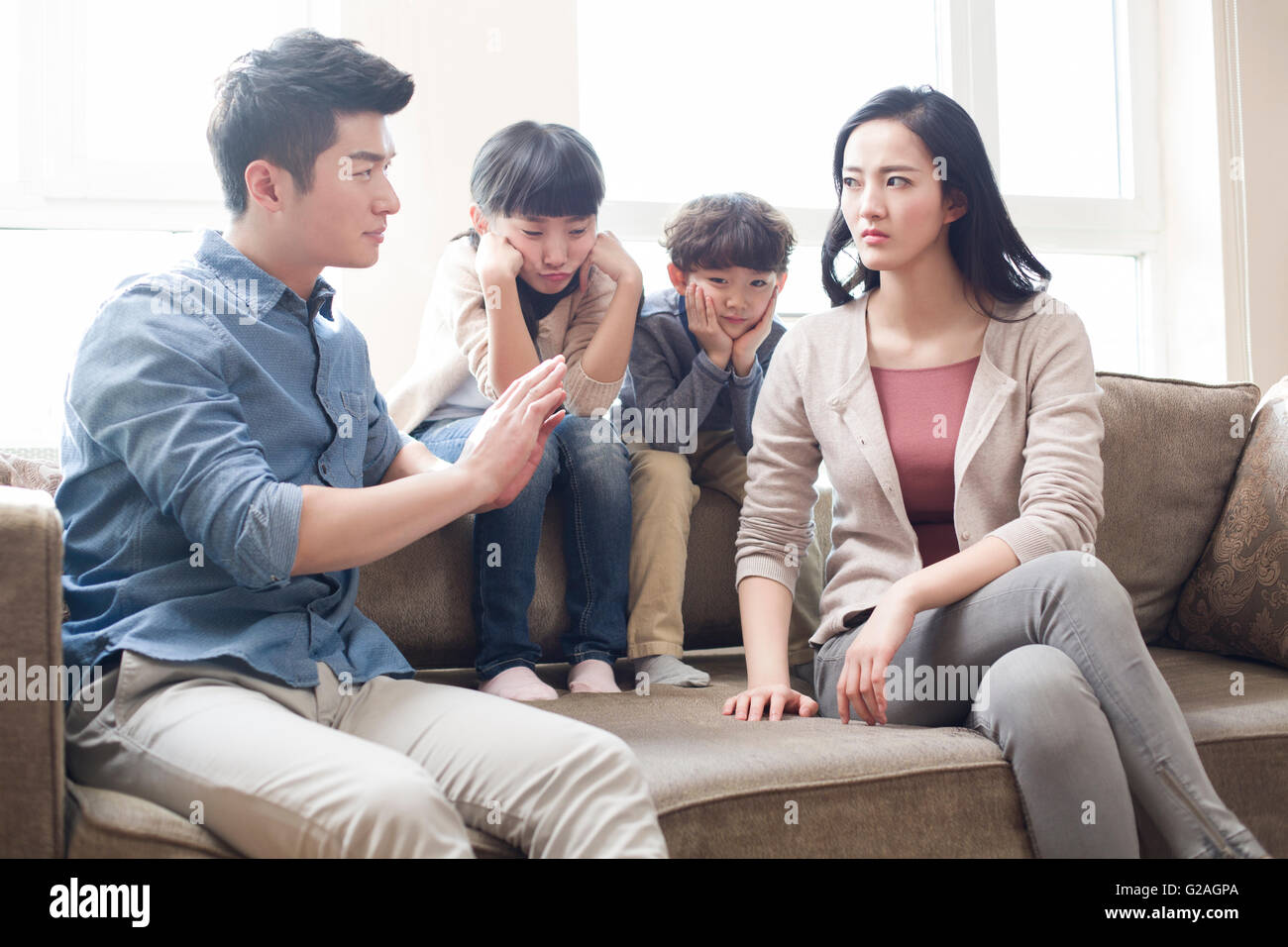 Parents arguing children hi-res stock photography and images - Alamy