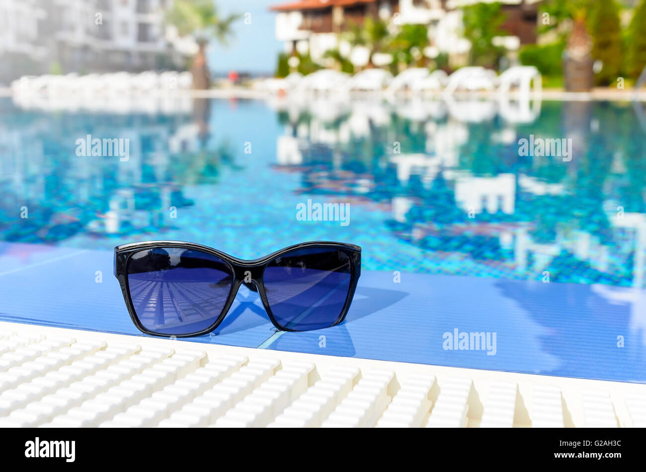 Beautiful sunglasses by the pool lying in the water Stock Photo - Alamy