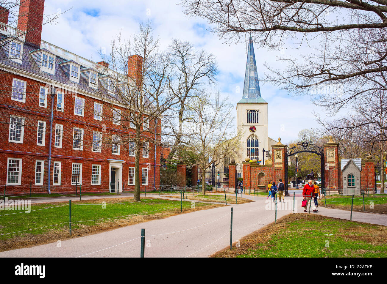 Cambridge, USA - April 29, 2015: First Parish Church in Harvard Square ...