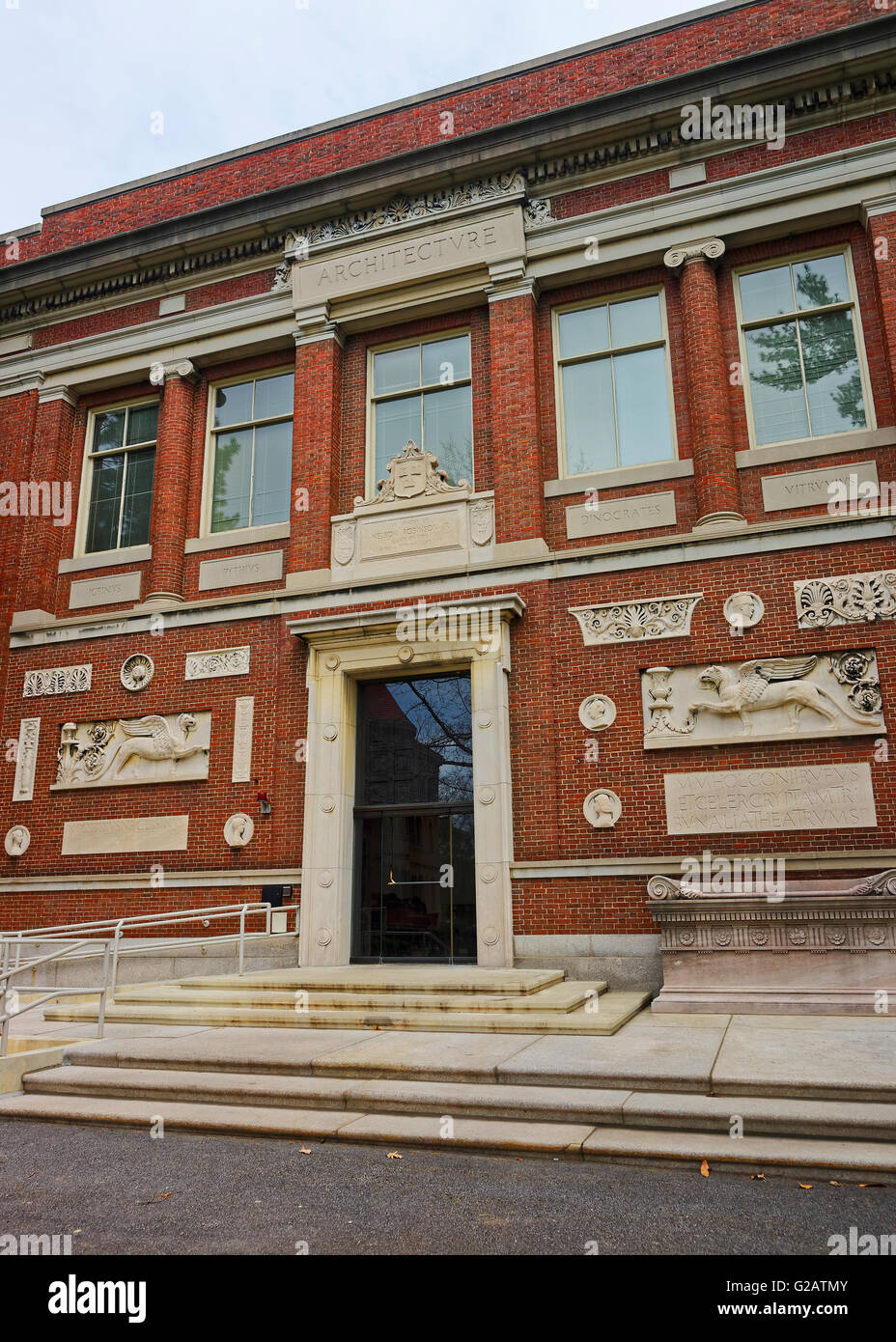 Harvard university building hi-res stock photography and images - Alamy