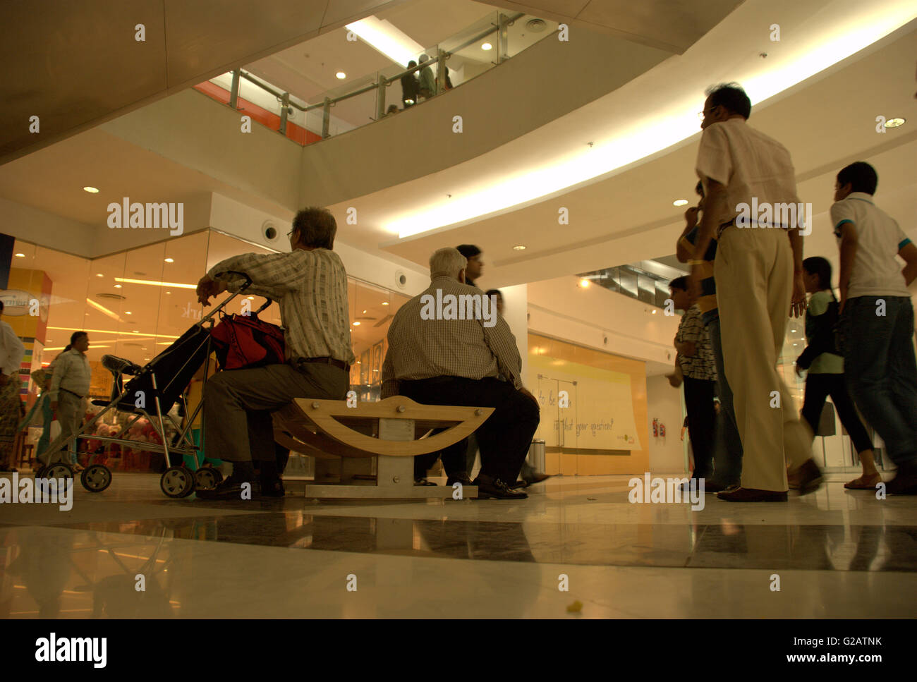 India shopping mall rich hi-res stock photography and images - Alamy