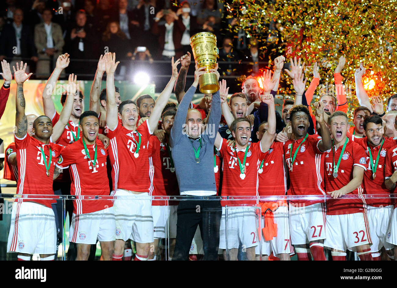 Pep guardiola bayern munich trophy hi-res stock photography and images ...