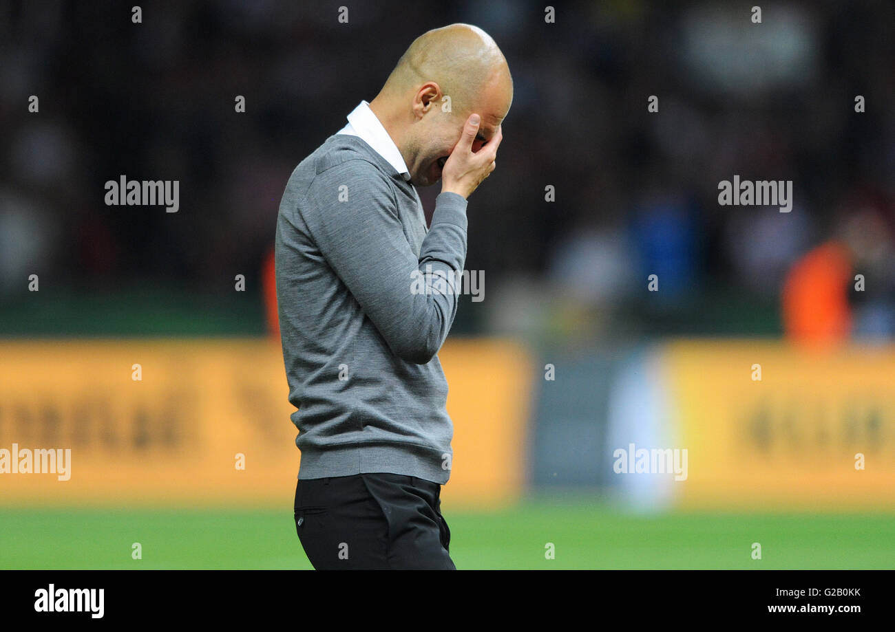 Tears to your eyes hi-res stock photography and images - Alamy