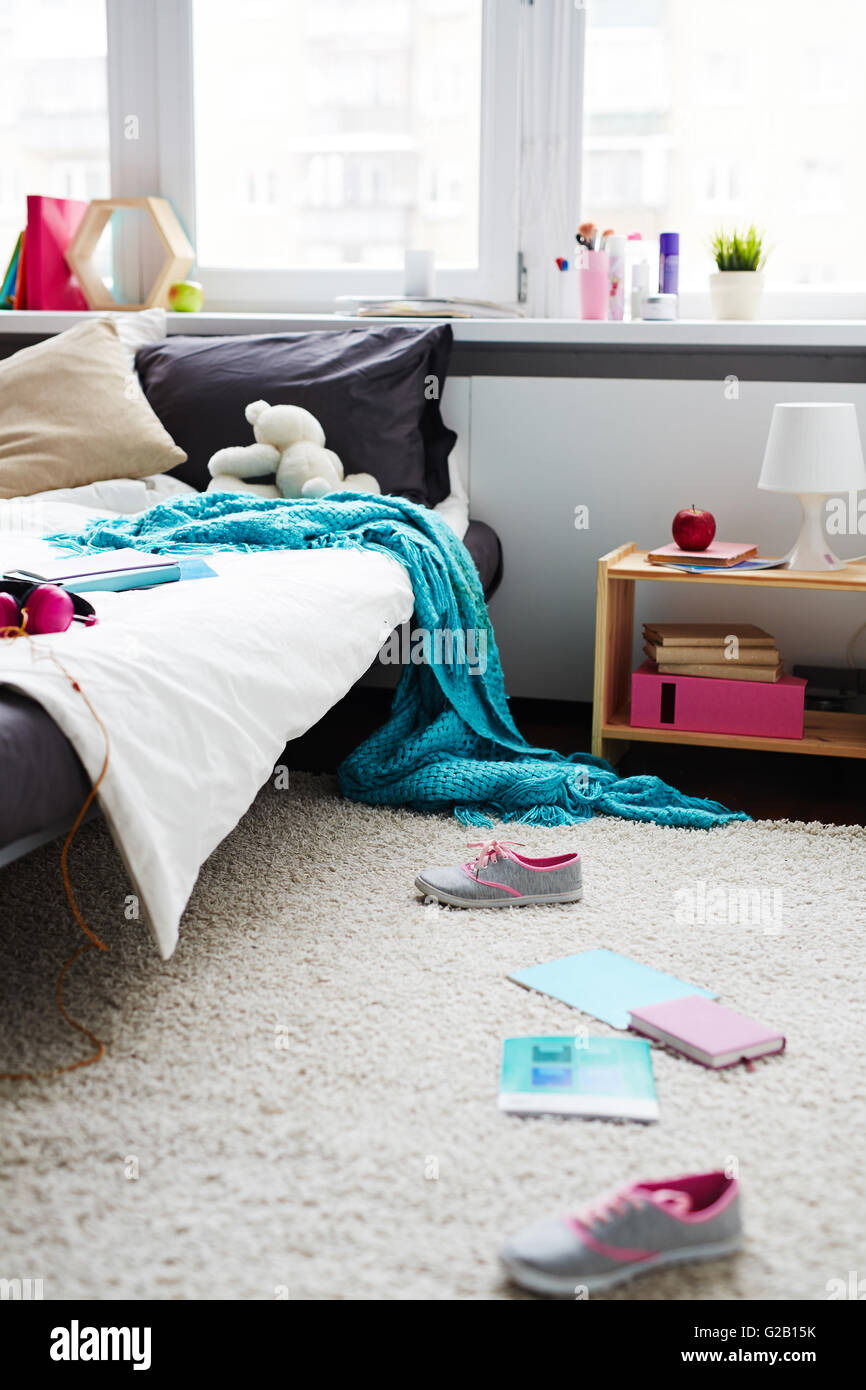 Messy room bed hi-res stock photography and images - Alamy