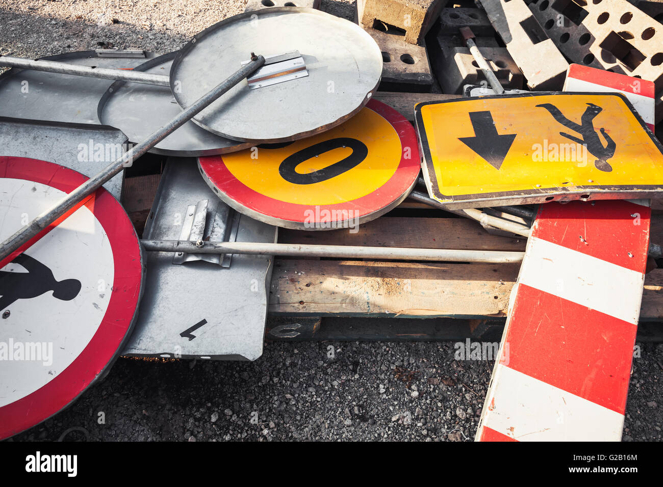 Old roadside signs hi-res stock photography and images - Alamy
