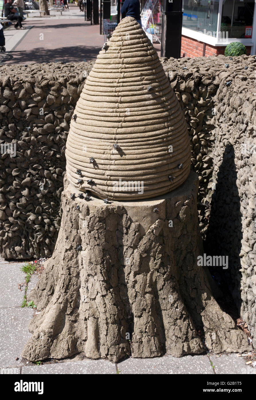 The Beekeeper of Beeston sculpture detail, Beeston, Nottinghamshire ...