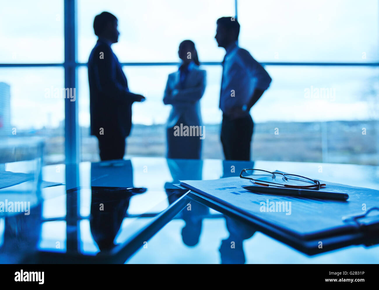 Reflection business meeting hi-res stock photography and images - Alamy