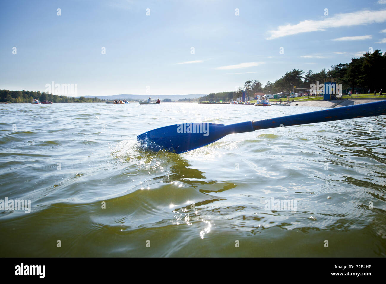 Boat paddle on water of lake, rowing Stock Photo - Alamy