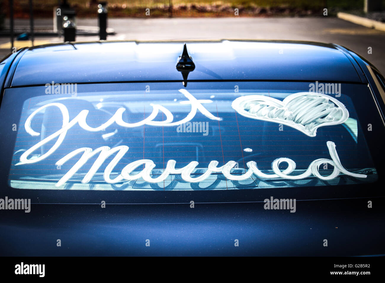 Just married sign car hi-res stock photography and images - Alamy